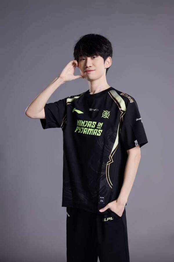 LPL热度最高的对决！iG全神班迎战NIP，Doinb复出首秀压力拉满