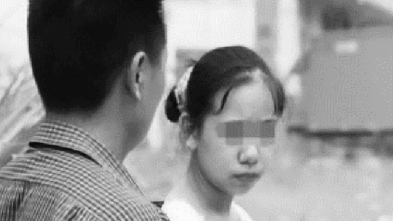 到学校看女生拉大便