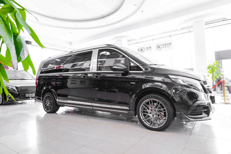 Mercedes-Benz V260L Brabus Panoramic sunroof with starry sky ceiling ...
