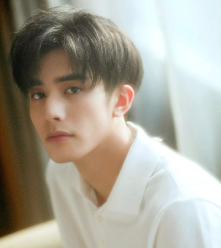 How excessive is Master Qihe? Obviously it is Song Weilong's handsome ...