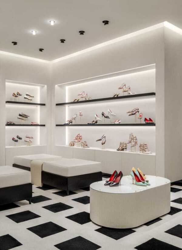 华伦天奴VALENTINO北京国贸商城精品店焕新启幕