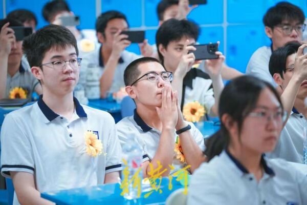 高三“最后一课”满是依依不舍，更饱含祝福期盼