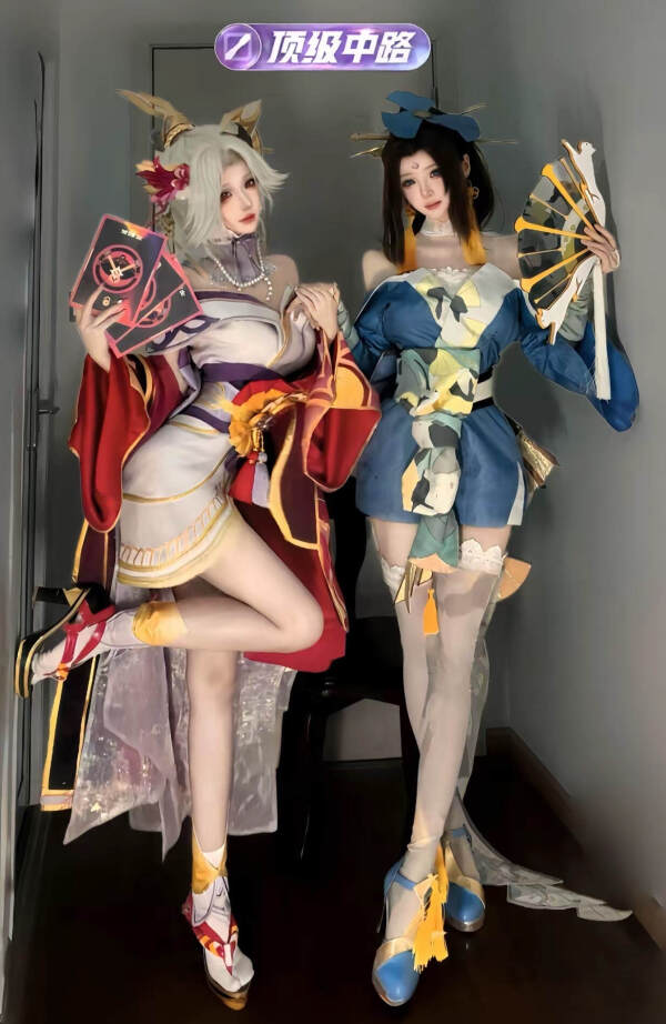 悲伤小玥cos西施，身穿至美同款皮肤，表情好俏皮，玩家很喜欢