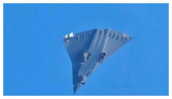 一夜之间，南北同时试飞六代机！沈飞偏向歼轰JH26，成飞注重速度