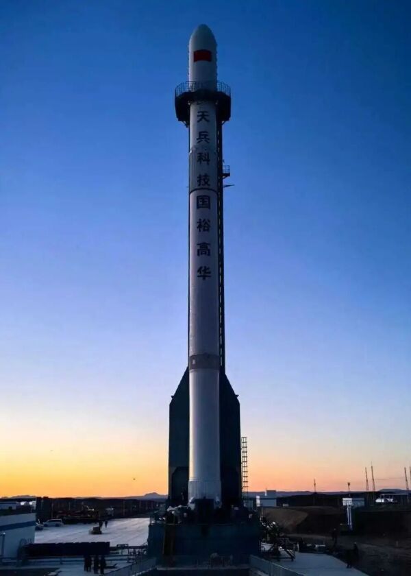 中国版猎鹰9号来了！朱雀三号首飞，可回收加不锈钢，直追SpaceX 不用再羡慕马斯克猎鹰9号！中国首款可重复使用不锈钢火箭将首飞