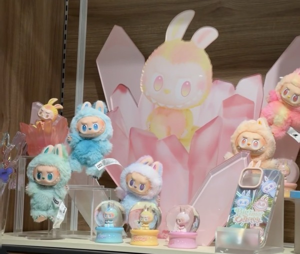 108万！LABUBU拍出新价格，有老玩家1.5万元购入的款式涨至51万