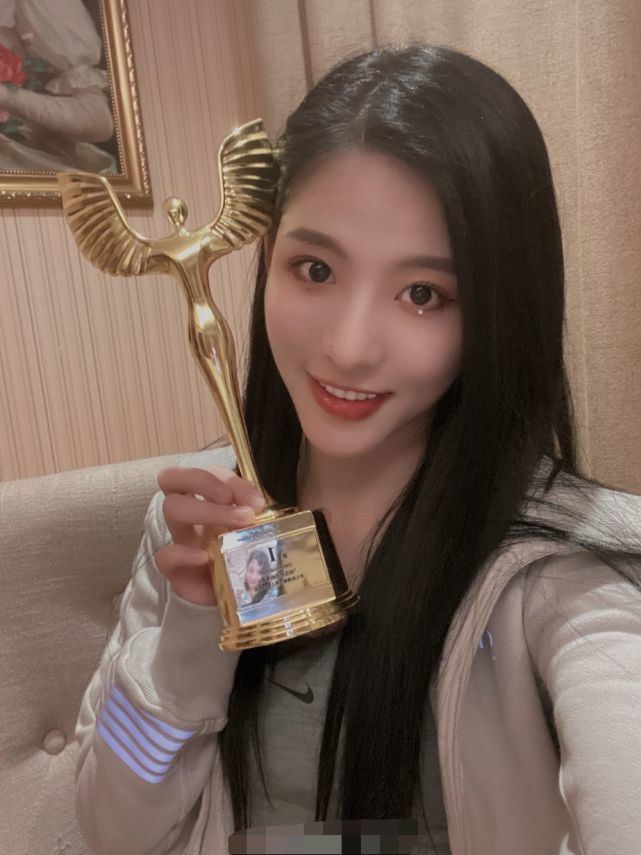 Sun Rui won the first place in the SNH48 finals, Yu Shuxin and Zhao ...