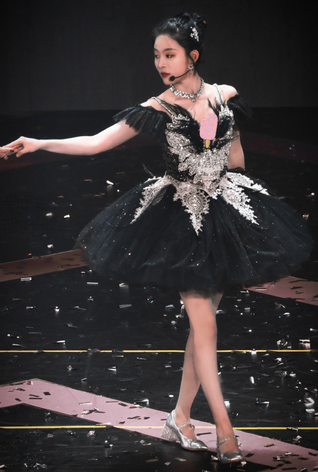 Why Sun Rui can become the SNH48 champion? Seeing her "black swan" look ...