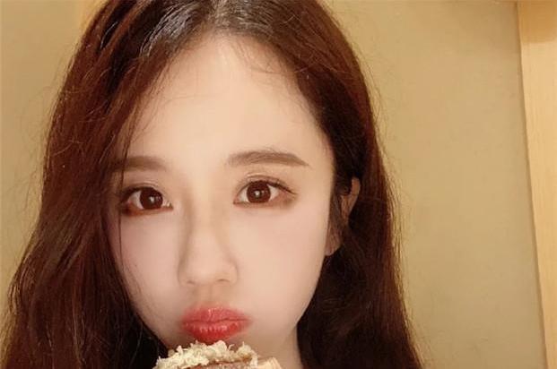 Xuanziju 2 rabbits "unlock" a new way of eating sushi, and vomit it ...