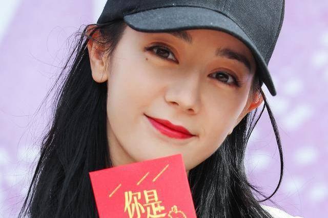 Reba recorded the "CD Action" promotional video, and only put on ...