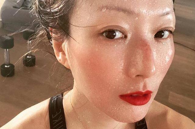 48-year-old Zheng Xiuwen: If you don't sweat, your body shape will cry ...