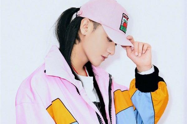 Actors tie up a high ponytail, Huang Zitao's evil charm, Cai Xukun ...