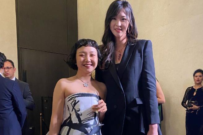 Hui Ruoqi makes a rare appearance! With a tall figure and a sweet face ...