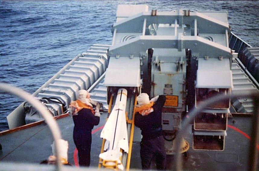 Spectacular! Seawolf air defense missile loading details and launch ...