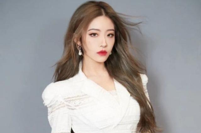 Yu Yan is the biggest THE9 group fan, right? To set up a personal ...