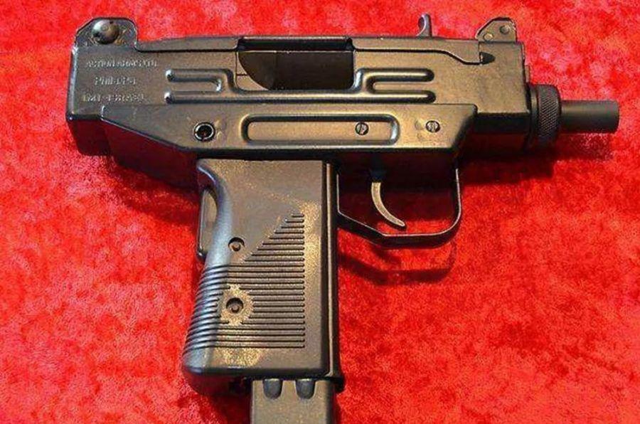 Neo's Scorpion and MP5, Trinity's Uzi: In-depth analysis of the classic ...