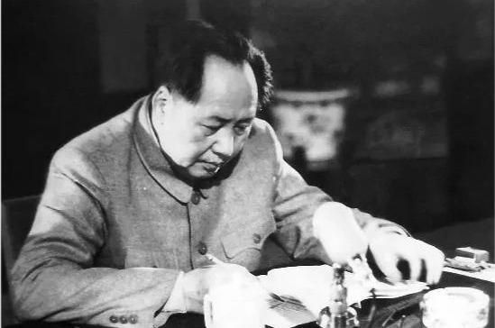 Chairman Mao particularly liked smoking, but when he was 81 years old ...