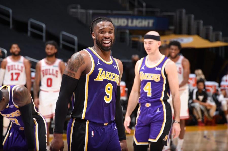 The Lakers' important signings in the offseason finally awakened ...