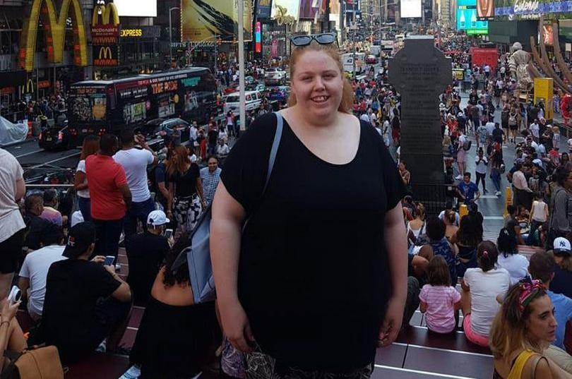 Shocked by the travel commemorative photos of her so fat, the woman ...
