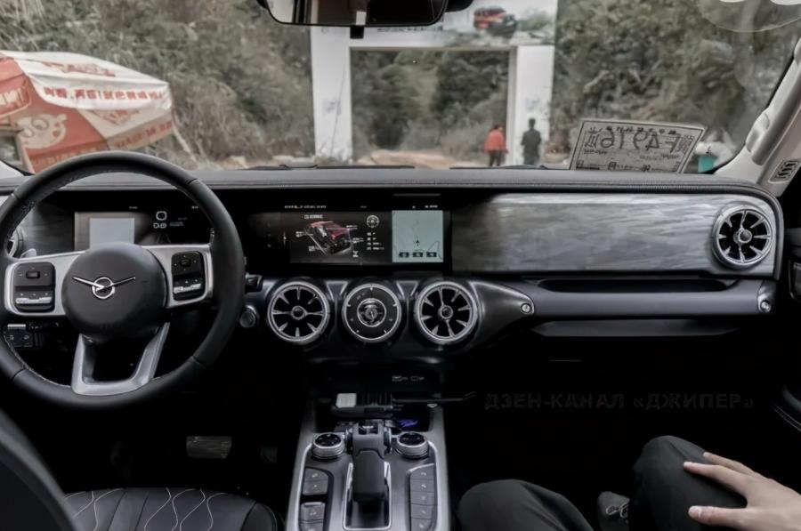 Just because it's too hot? Tank 300 "labeled" Russian UAZ to win glory ...